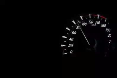 Speed Limits in UAE – Max and Min Limits, Fines & More | Hertz UAE