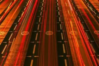 Speed Limits in UAE – Max and Min Limits, Fines & More | Hertz UAE