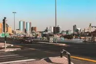 Speed Limits in UAE – Max and Min Limits, Fines & More | Hertz UAE